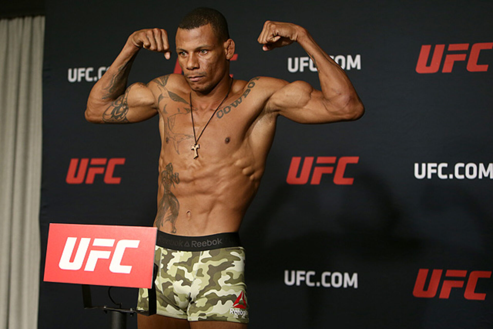 Em busca da terceira vitória seguida no UFC, Alex Cowboy revela que por ...