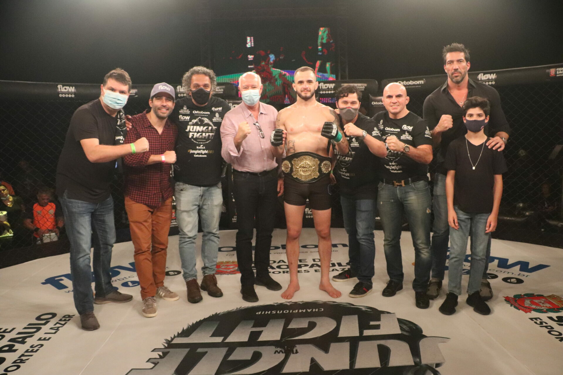 Lucas Almeida mantém o cinturão peso leve do Jungle Fight - PVT