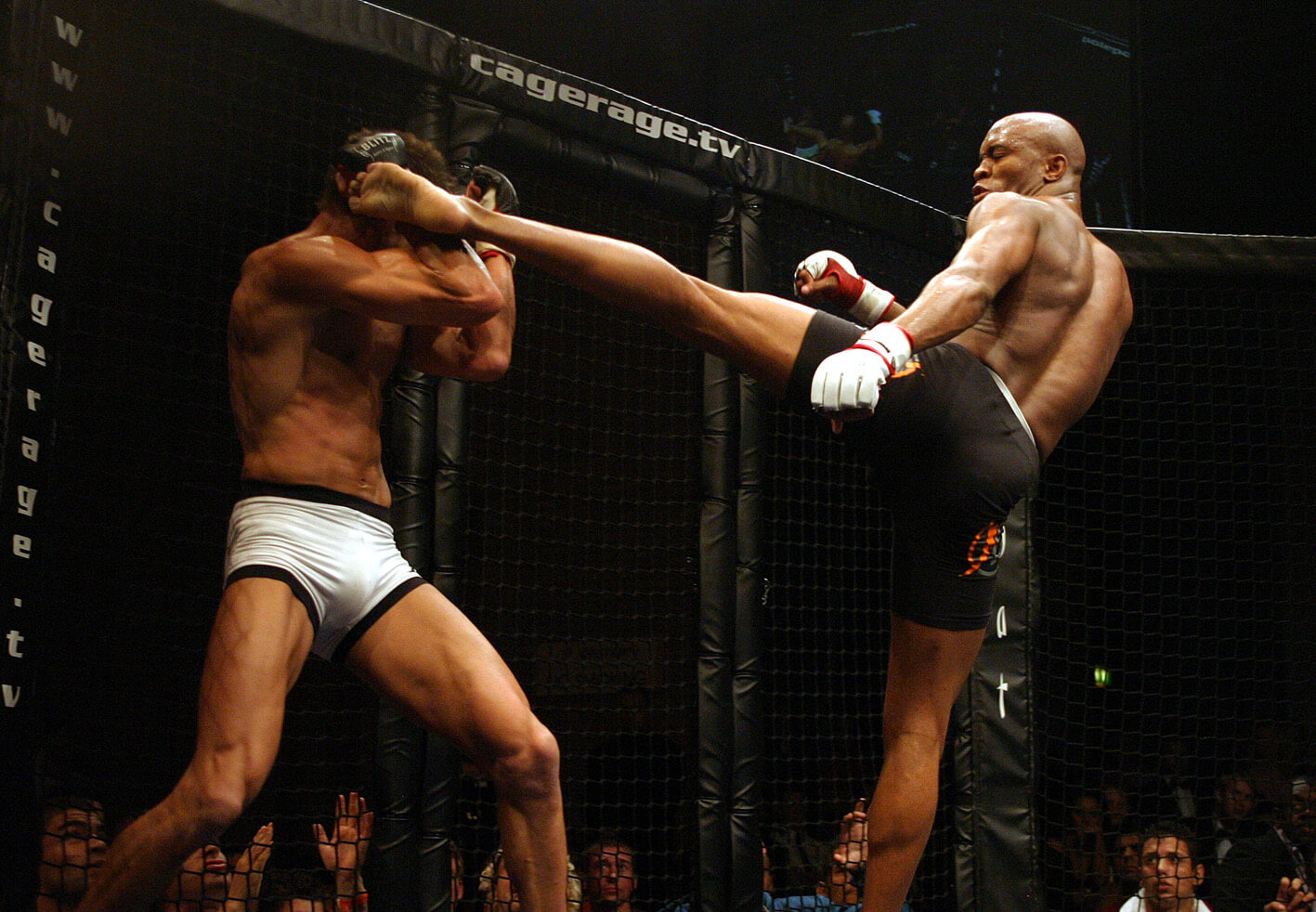 Cage Rage 8: O dia em que Anderson calou gangster inglês em Wembley, vingou Pelé e conquistou ...